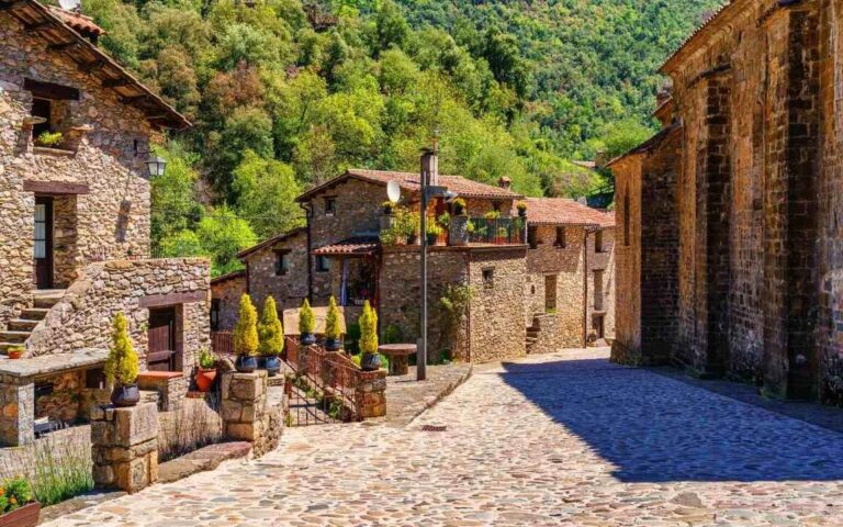 Qué ver en Beget (Girona) | El Pueblo medieval más bonito del Pirineo