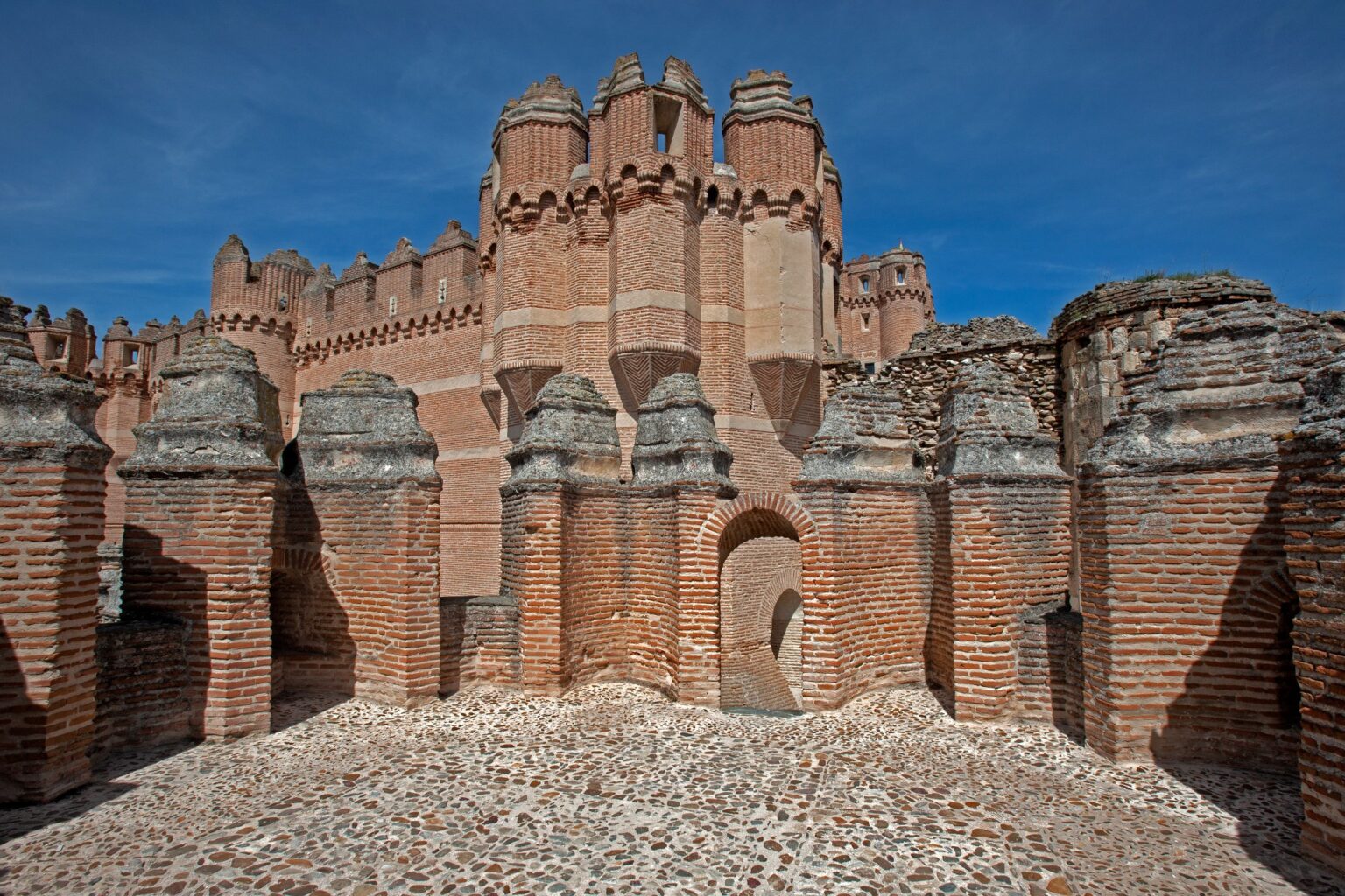 Castillo de Coca (Segovia) | Qué ver, visita y GUÍA completa